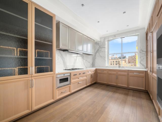 225 W 86TH Street 910