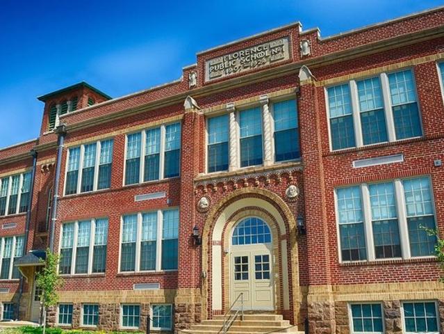 225 W 2nd St, Florence, NJ 08518
