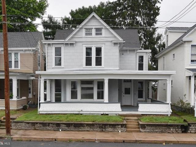225 W 2nd St, Waynesboro, PA 17268