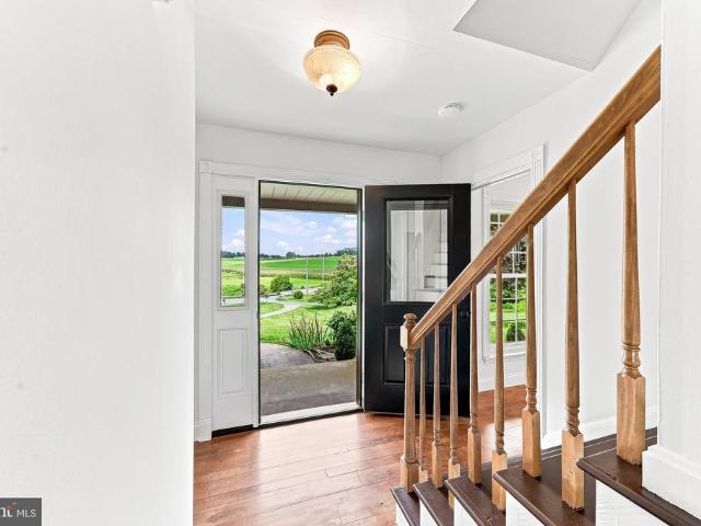 225 W Woodview Rd