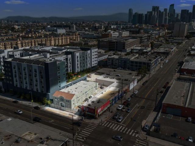 225 W Adams Boulevard