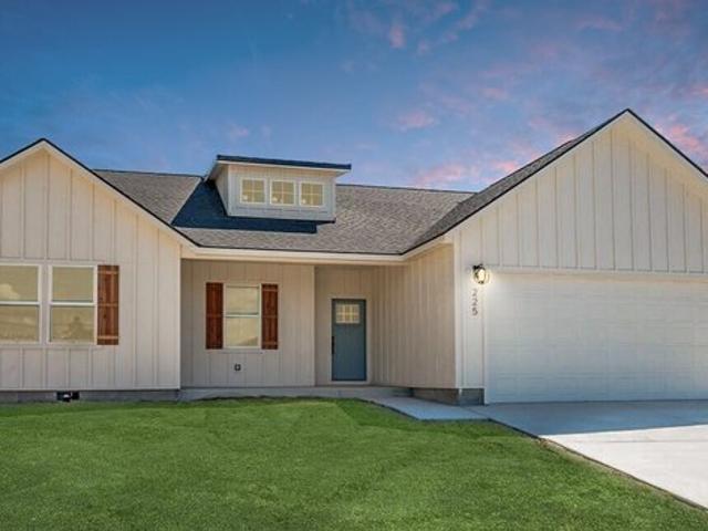 225 W Linden Ave, Moses Lake, WA 98837