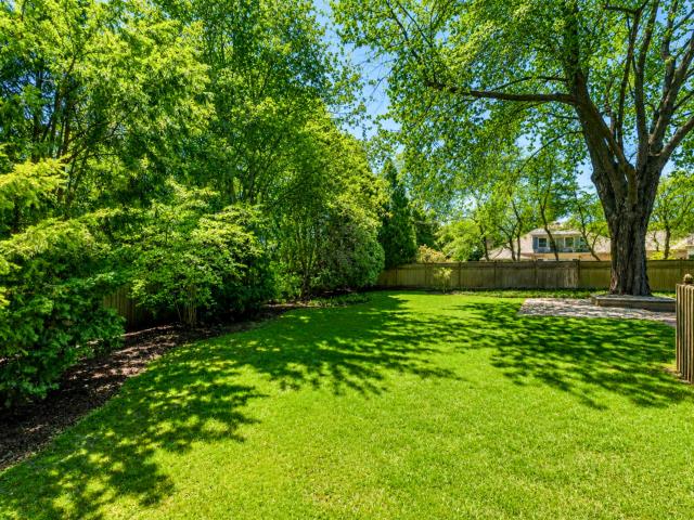 225 W Nokomis Ct