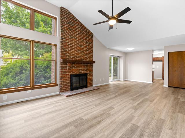 225 W Oak St