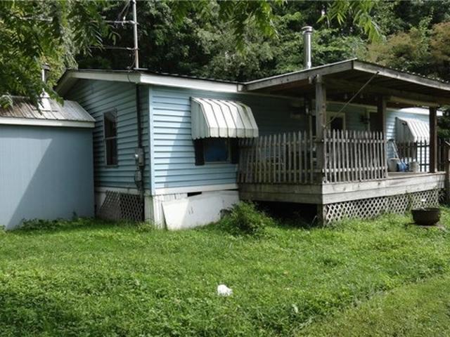 225 W Penn Ln, Chester, WV 26034