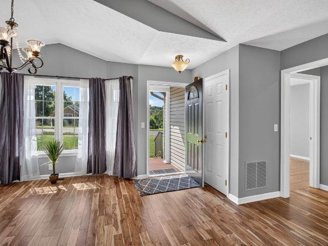 225 walnut dr