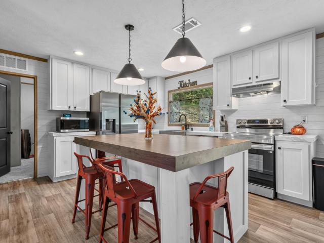225 Weaver Trail