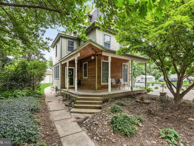 225 Van Kirk St, Beverly, NJ 08010
