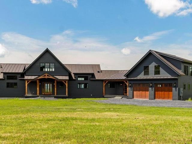 225 Viscido Dr, Ferrisburgh, VT 05456