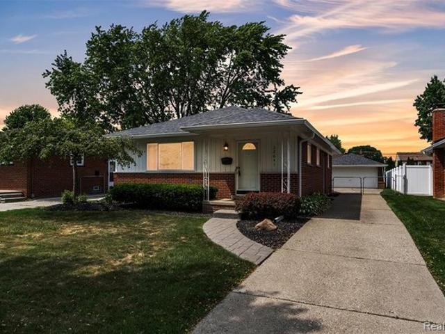 22641 Millenbach St, Saint Clair Shores, MI 48081