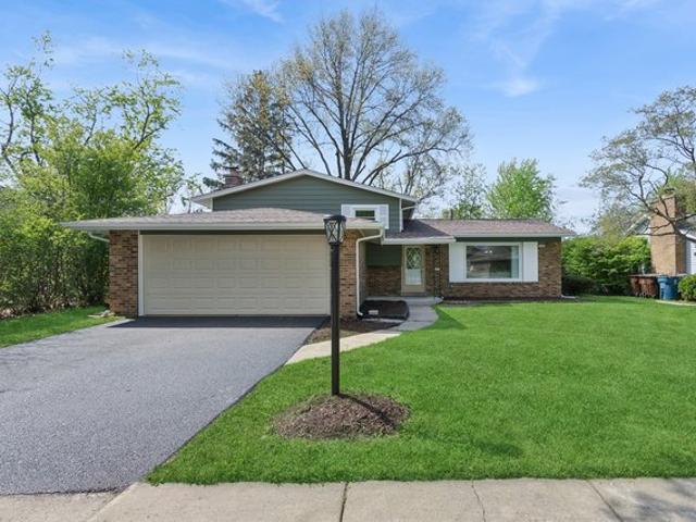 22644 Lakeshore Dr, Richton Park, IL 60471