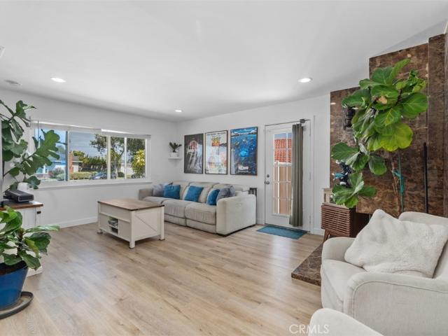 2264 E Standish