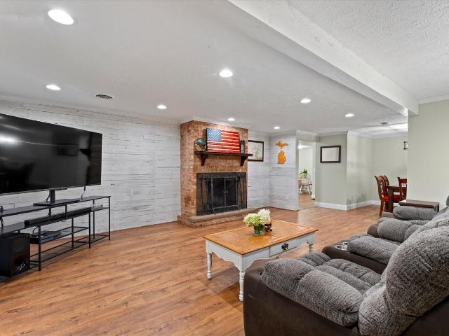 2264 Effie Lane