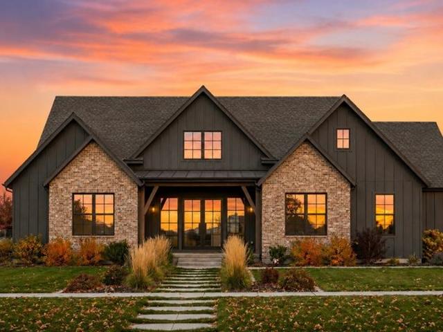 2264 Hogan Rd, Burns, TN 37029