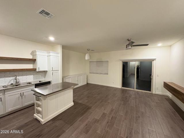2264 w laurie lane