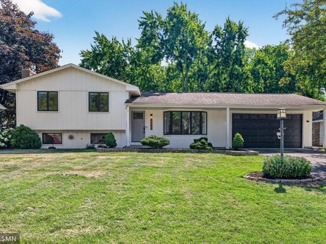 2265 Lamplight Dr, Woodbury, MN 55125