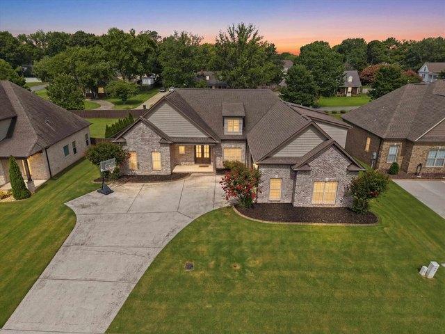 22663 Bluffview Dr, Athens, AL 35613