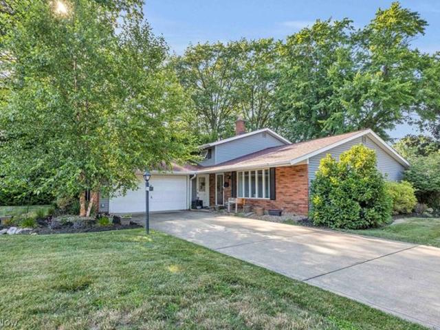 22660 Marlys Dr, Rocky River, OH 44116