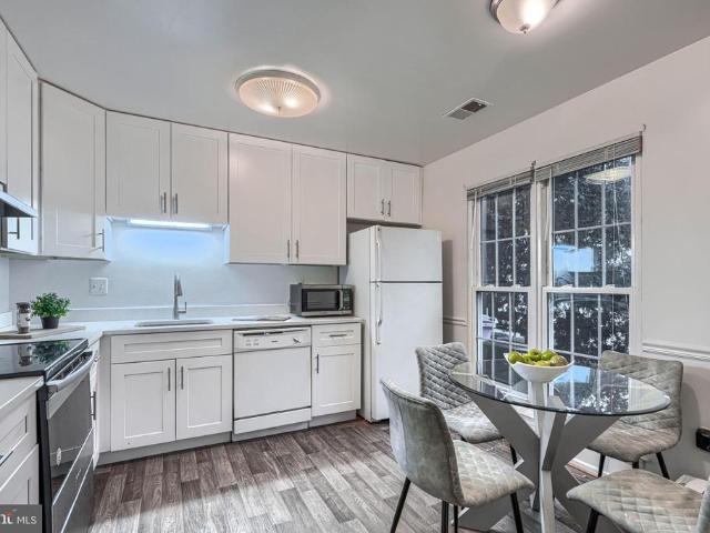 2266 Prince Of Wales Court