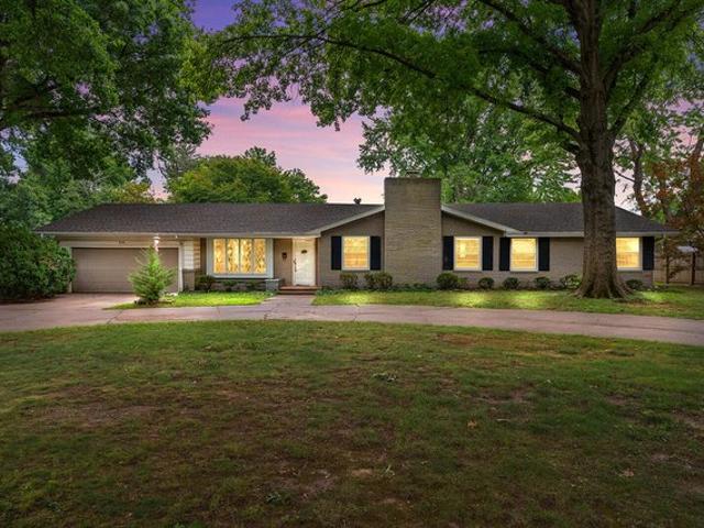 2266 S Meadowview Ave, Springfield, MO 65804