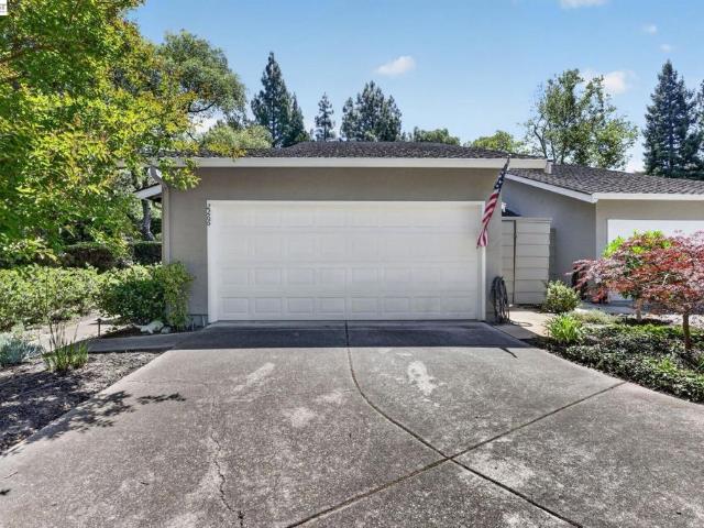 2266 Shoshone Cir