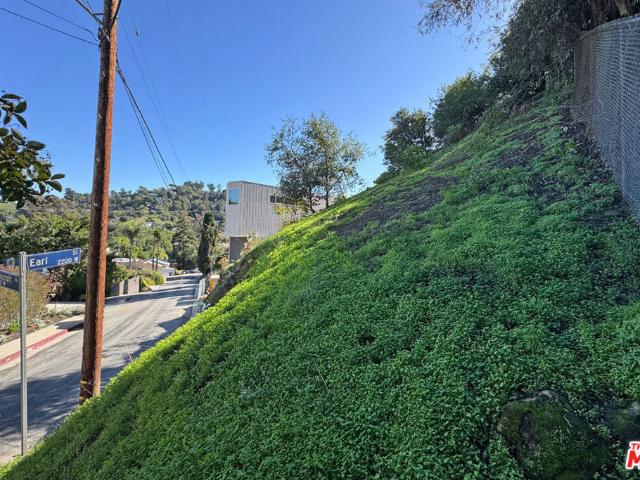 2266 W Earl Street