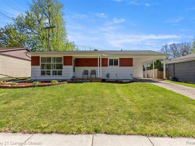 2269 S Circle Dr, Ann Arbor, MI 48103