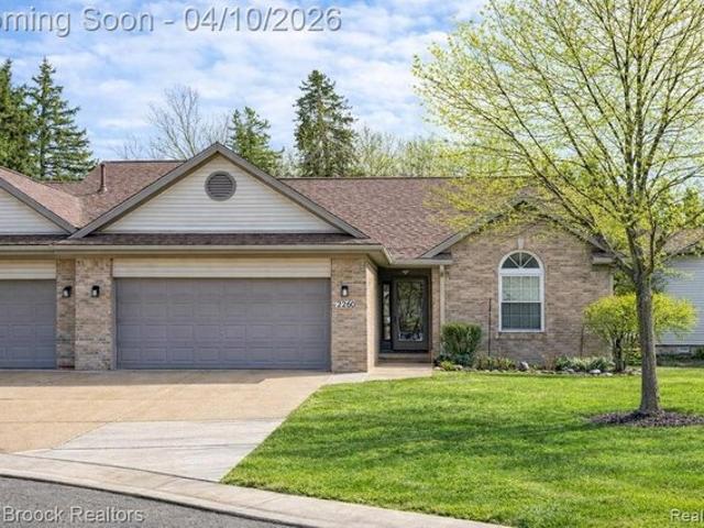 2260 Meadow Brook Ct, Commerce Township, MI 48390