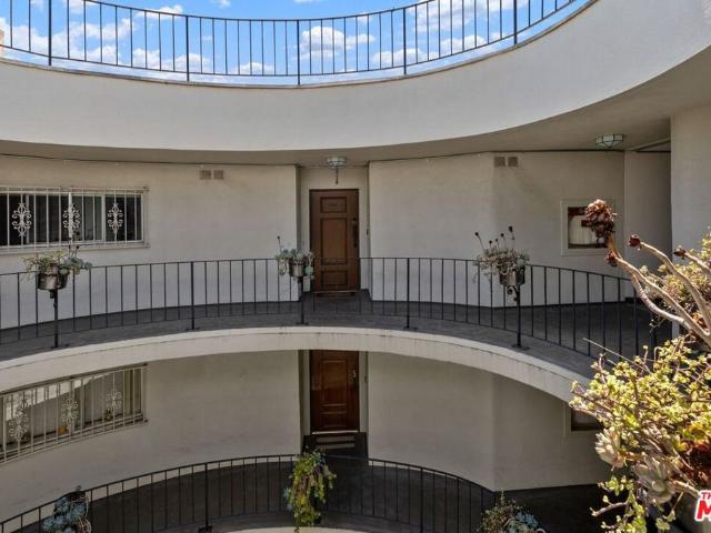 2260 N Cahuenga Boulevard 502