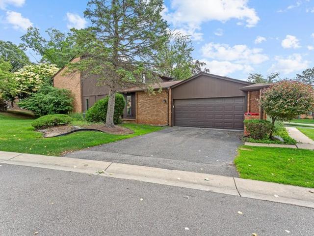 2260 Bordeaux St, West Bloomfield, MI 48323