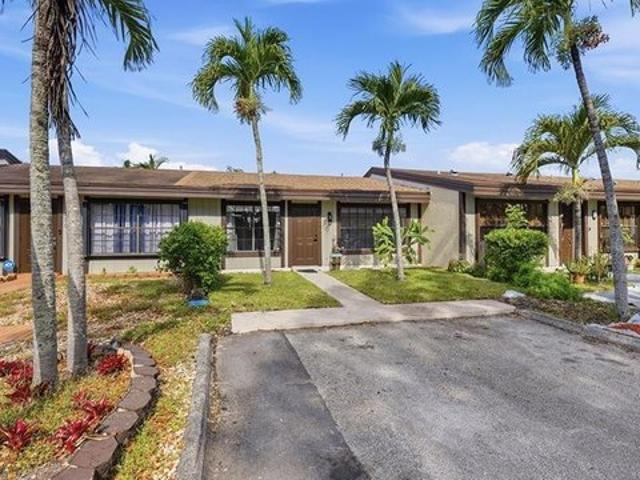 2260 Plum Ct, Pembroke Pines, FL 33026