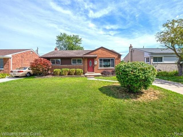 22613 Port St, Saint Clair Shores, MI 48082