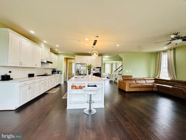 22611 Windsor Locks Square