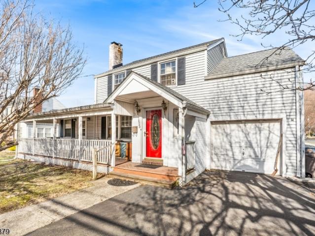 2261 Mountain Ave