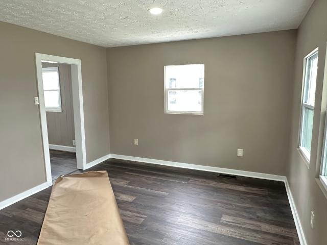 2261 N Moreland