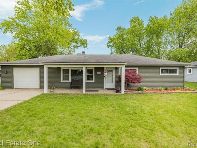 2262 Kohler St, Waterford Township, MI 48329