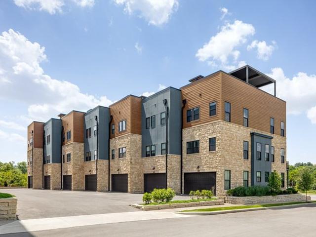 2262 Quarry Trails Dr, Columbus, OH 43228