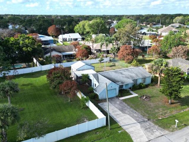 2262 SE Tile Ter, Port Saint Lucie, FL 34952