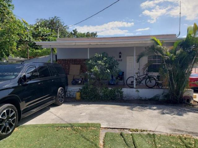 2262 4th St NW, Miami, FL 33125