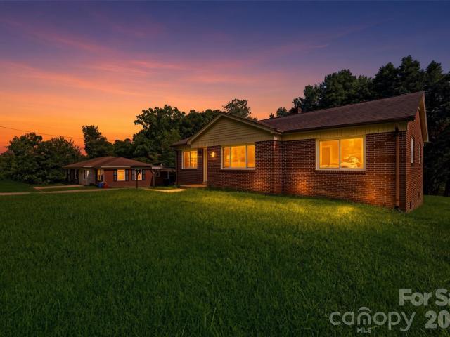 2262 9th Avenue Drive NE