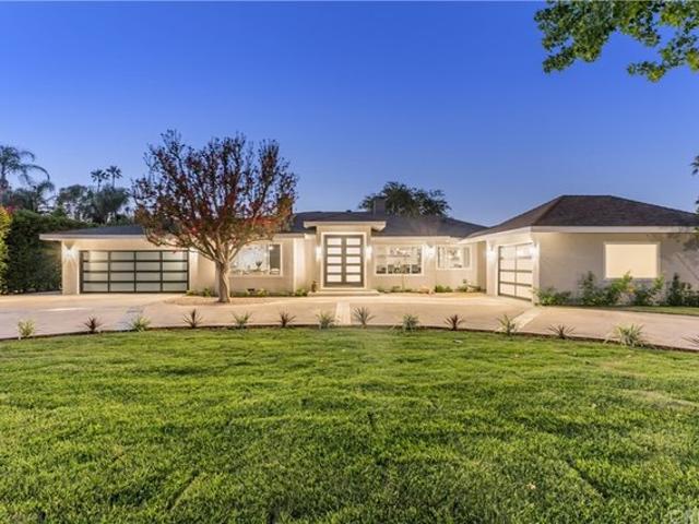 22637 Erwin St, Woodland Hills, CA 91367