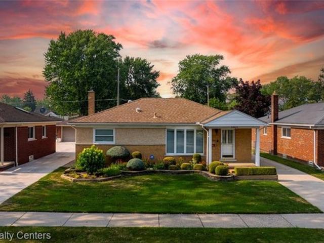 22635 Lincoln St, Saint Clair Shores, MI 48082