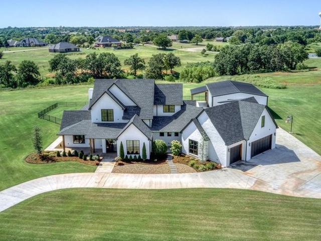 2263 W Lake Dr, Blanchard, OK 73010