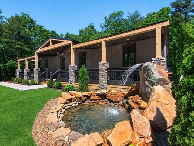 226 1st St, Altamont, TN 37301
