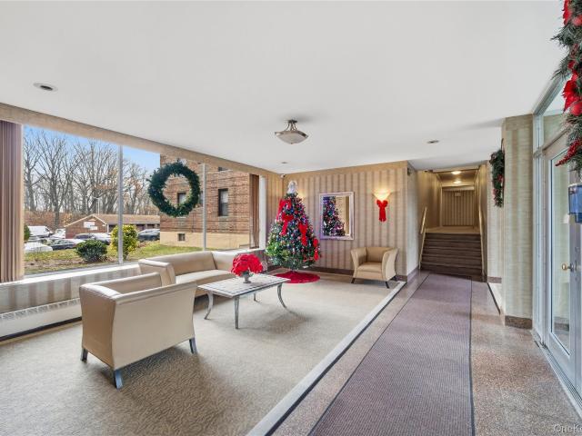 226 26 Union Turnpike 1R