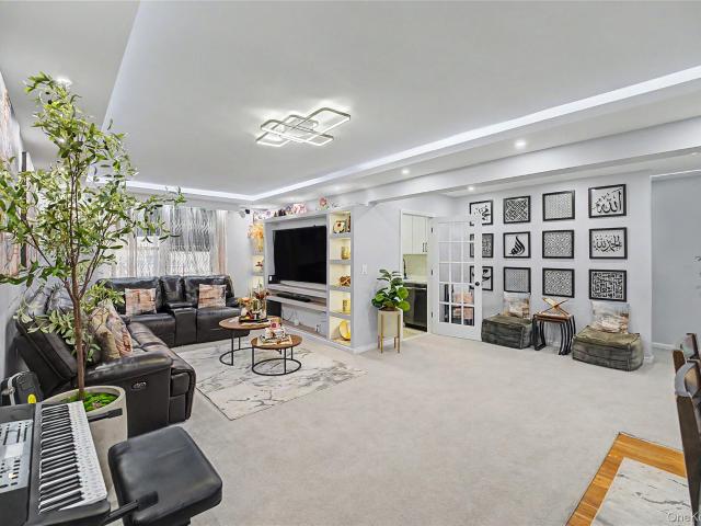 226 26 Union Turnpike 2R