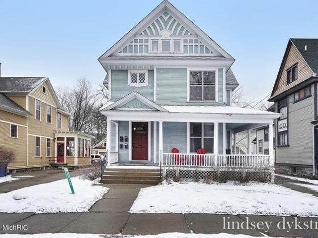 226 College Ave NE, Grand Rapids, MI 49503