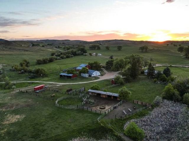 226 Chalk Buttes Rd, Douglas, WY 82633