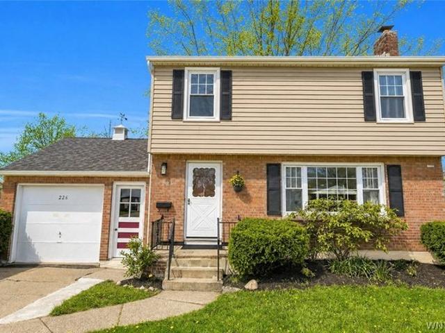 226 Clearfield Dr, Buffalo, NY 14221