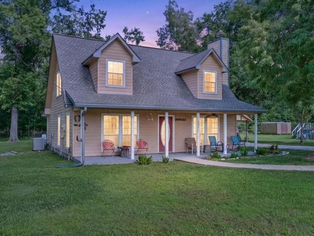 226 Crest Ln, Onalaska, TX 77360